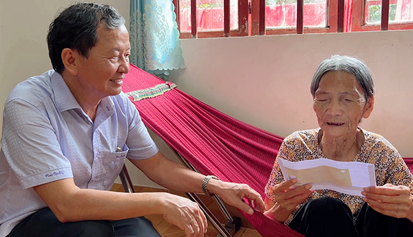 Thăm, tặng quà người cao tuổi có hoàn cảnh khó khăn - Báo Bà Rịa Vũng Tàu Online