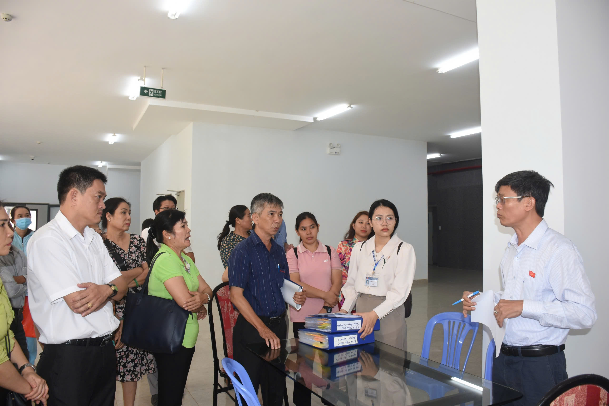 Tin T Ng H P Ng Y B O B R A V Ng T U I N T